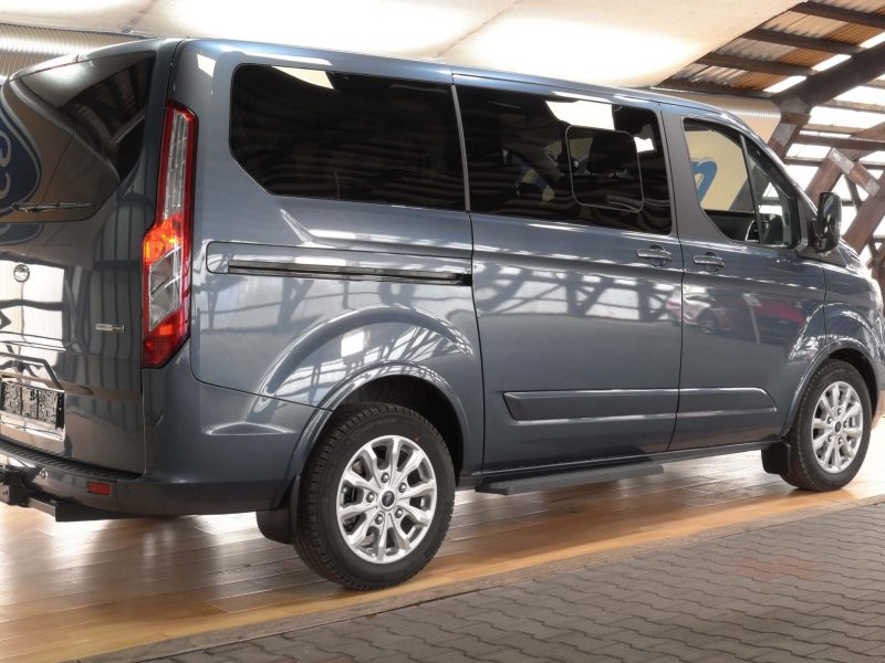 Ford Tourneo Custom Titanium Bus 8-Sitzer, AHK - autohaus.biz